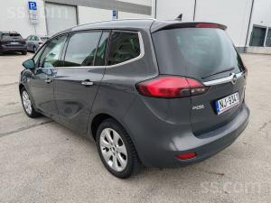 Brown Opel Zafira 2013 in Riga, with an engine capacity of 1.60 L and mileage of 208 thousand km for 6500 €, photo 4 on AUTOMOTO.COM.LV