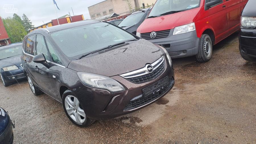 Brown Opel Zafira 2015 in Vilnius, with an engine capacity of 2.00 L and mileage of 237 thousand km for 5500 €, photo 1 on AUTOMOTO.COM.LV