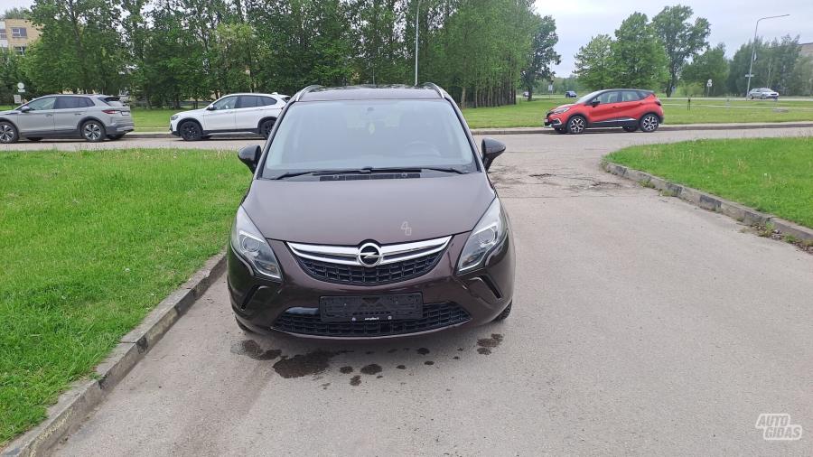Brown Opel Zafira 2015 in Vilnius, with an engine capacity of 2.00 L and mileage of 237 thousand km for 5500 €, photo 4 on AUTOMOTO.COM.LV