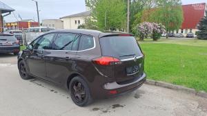 Brown Opel Zafira 2015 in Vilnius, with an engine capacity of 2.00 L and mileage of 237 thousand km for 5500 €, photo 9 on AUTOMOTO.COM.LV