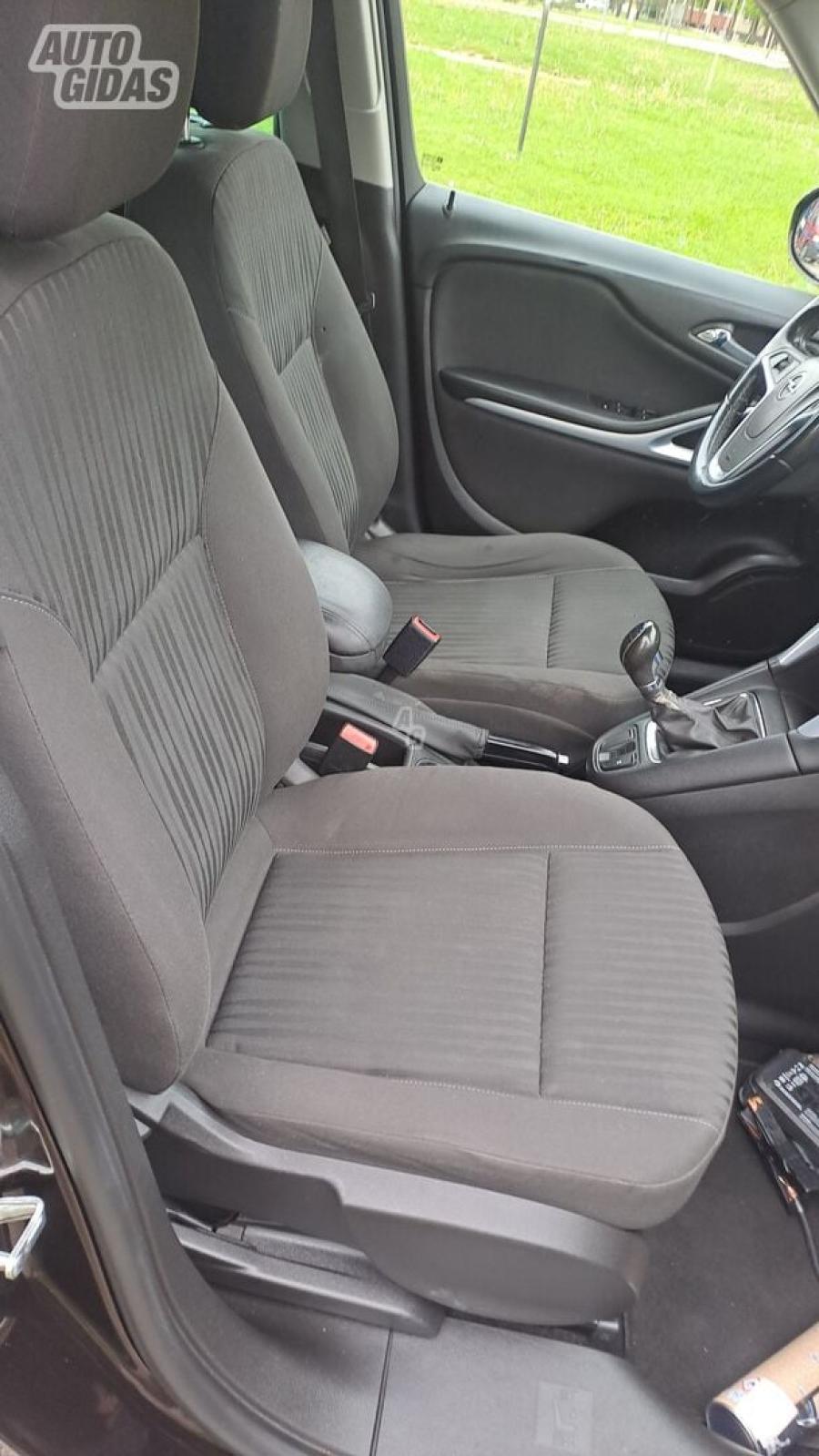 Brown Opel Zafira 2015 in Vilnius, with an engine capacity of 2.00 L and mileage of 237 thousand km for 5500 €, photo 12 on AUTOMOTO.COM.LV