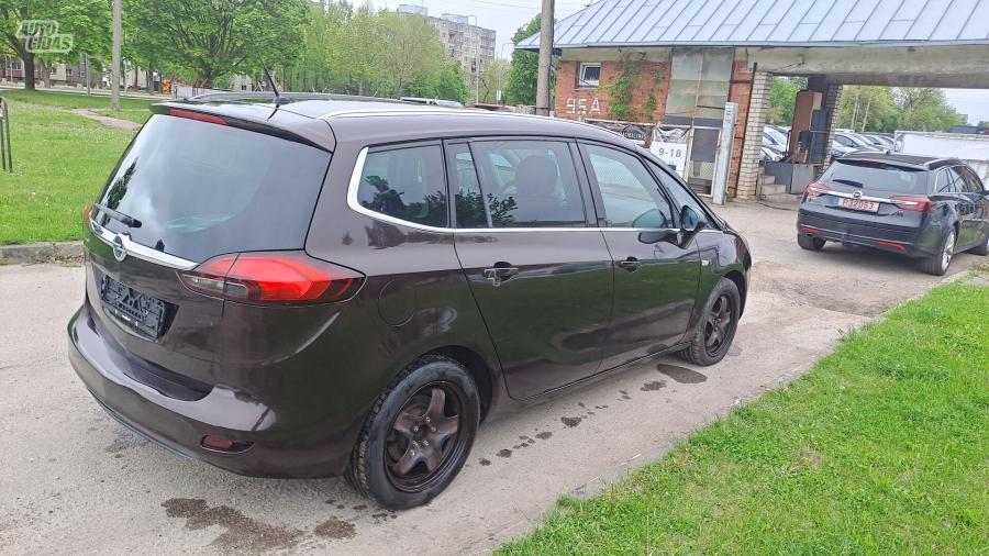 Brown Opel Zafira 2015 in Vilnius, with an engine capacity of 2.00 L and mileage of 237 thousand km for 5500 €, photo 13 on AUTOMOTO.COM.LV