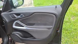 Brown Opel Zafira 2015 in Vilnius, with an engine capacity of 2.00 L and mileage of 237 thousand km for 5500 €, photo 16 on AUTOMOTO.COM.LV