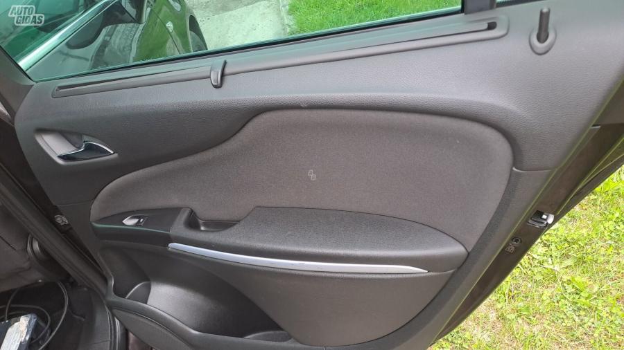 Brown Opel Zafira 2015 in Vilnius, with an engine capacity of 2.00 L and mileage of 237 thousand km for 5500 €, photo 24 on AUTOMOTO.COM.LV