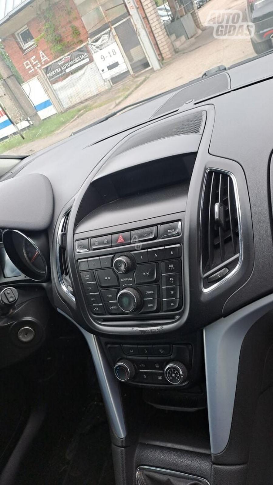 Brown Opel Zafira 2015 in Vilnius, with an engine capacity of 2.00 L and mileage of 237 thousand km for 5500 €, photo 25 on AUTOMOTO.COM.LV