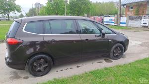 Brown Opel Zafira 2015 in Vilnius, with an engine capacity of 2.00 L and mileage of 237 thousand km for 5500 €, photo 26 on AUTOMOTO.COM.LV