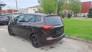 Brown Opel Zafira 2015 in Vilnius, with an engine capacity of 2.00 L and mileage of 237 thousand km for 5500 €, photo 9 on AUTOMOTO.COM.LV