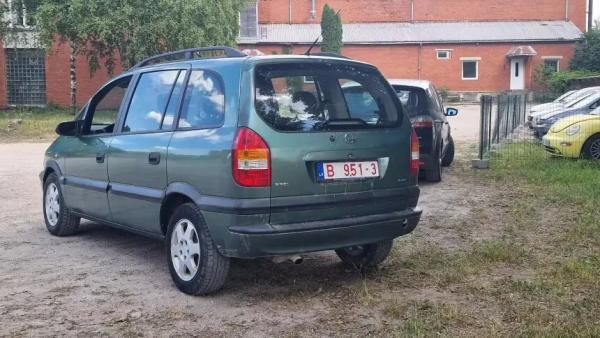 Green Opel Zafira 1999 in Grobiņa, with an engine capacity of 1.60 L and mileage of 392 thousand km for 800 €, photo 5 on AUTOMOTO.COM.LV