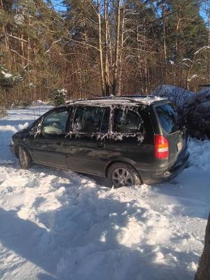 Green Opel Zafira 2001 in Ukmerge, with an engine capacity of 2.00 L and mileage of 284 thousand km for 400 €, photo 4 on AUTOMOTO.COM.LV