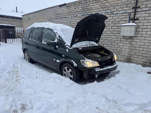 Green Opel Zafira 2002 in Kaunas, with an engine capacity of 1.80 L and mileage of 240 thousand km for 499 €, photo 2 on AUTOMOTO.COM.LV