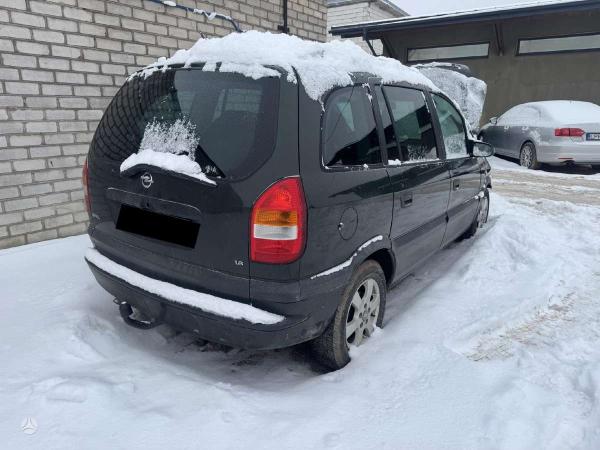 Green Opel Zafira 2002 in Kaunas, with an engine capacity of 1.80 L and mileage of 240 thousand km for 499 €, photo 3 on AUTOMOTO.COM.LV
