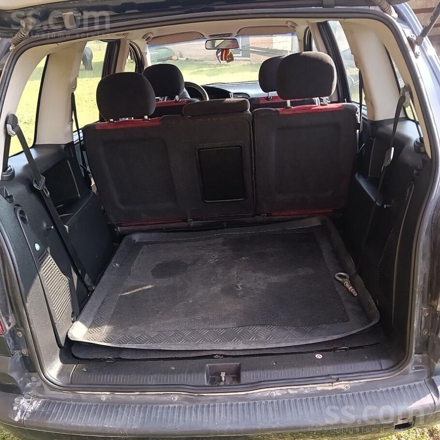 Green Opel Zafira 2003 in Rezekne, with an engine capacity of 2.20 L and mileage of 249 thousand km for 1050 €, photo 7 on AUTOMOTO.COM.LV