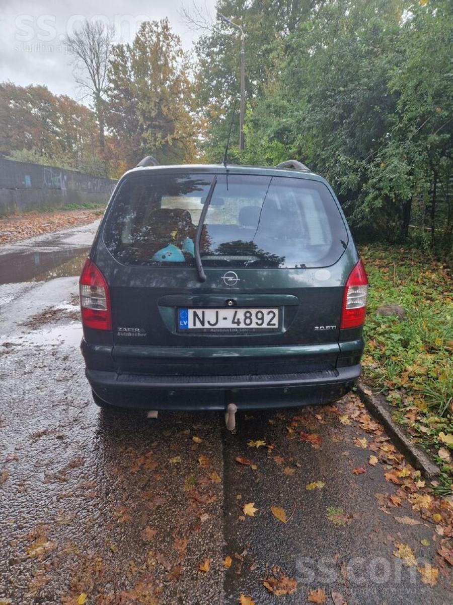 Green Opel Zafira 2004 in Riga, with an engine capacity of 2.00 L and mileage of 292 thousand km for 1000 €, photo 1 on AUTOMOTO.COM.LV