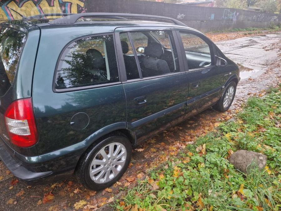 Green Opel Zafira 2004 in Riga, with an engine capacity of 2.00 L and mileage of 292 thousand km for 1000 €, photo 5 on AUTOMOTO.COM.LV