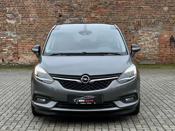 Green Opel Zafira 2017 in Kedainiai, with an engine capacity of 1.96 L and mileage of 228 thousand km for 8150 €, photo 3 on AUTOMOTO.COM.LV