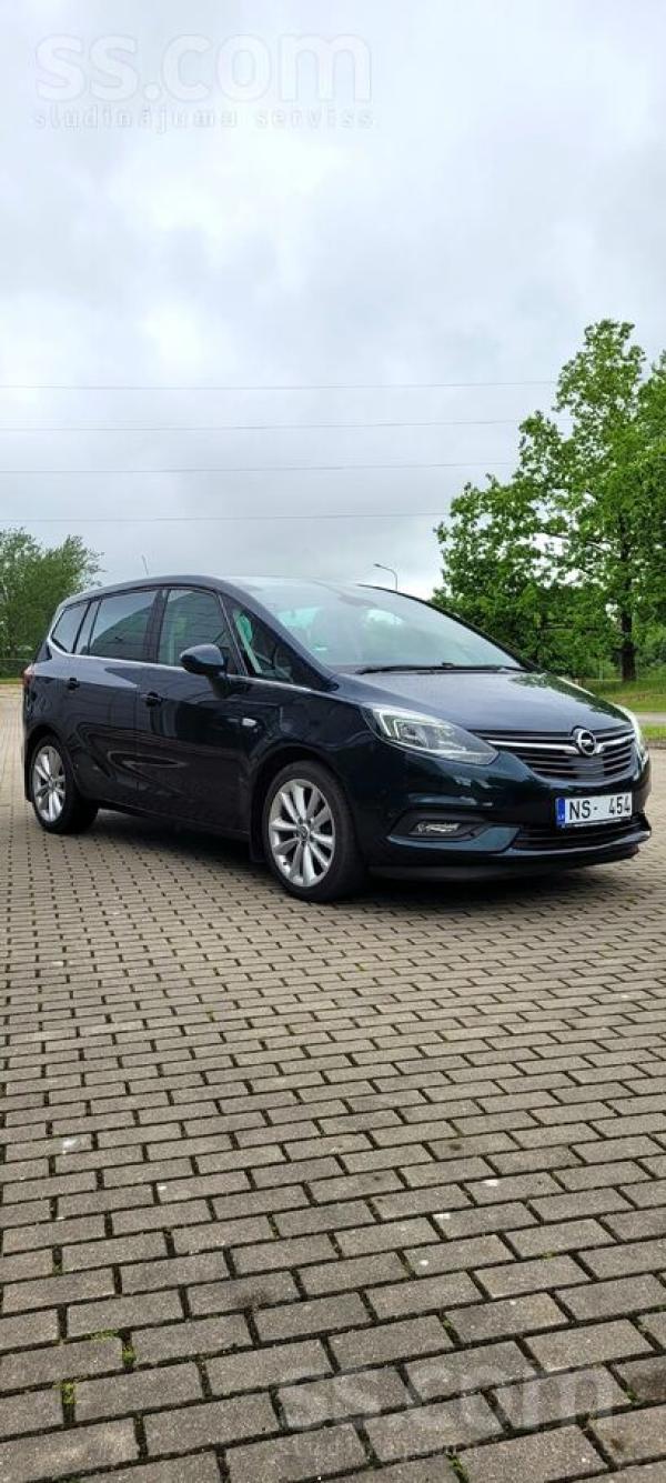 Green Opel Zafira 2018 in Tukums, with an engine capacity of 1.60 L and mileage of 158 thousand km for 8500 €, photo 2 on AUTOMOTO.COM.LV