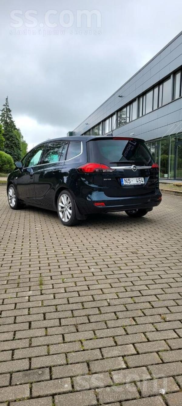 Green Opel Zafira 2018 in Tukums, with an engine capacity of 1.60 L and mileage of 158 thousand km for 8500 €, photo 3 on AUTOMOTO.COM.LV