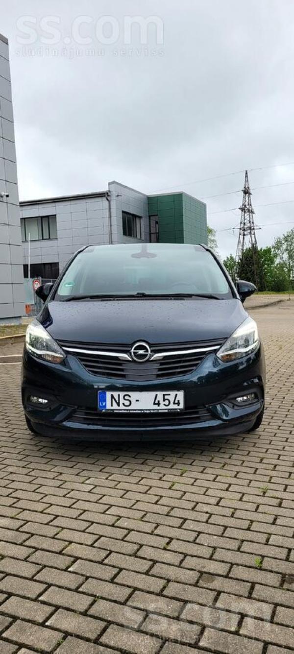 Green Opel Zafira 2018 in Tukums, with an engine capacity of 1.60 L and mileage of 158 thousand km for 8500 €, photo 4 on AUTOMOTO.COM.LV