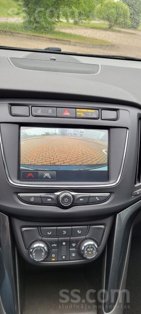 Green Opel Zafira 2018 in Tukums, with an engine capacity of 1.60 L and mileage of 158 thousand km for 8500 €, photo 7 on AUTOMOTO.COM.LV