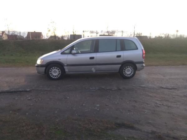 Pelēks Opel Zafira 2002 Viļņa, ar dzinēja tilpumu 2.20 L un nobraukumu 3 tūkst. km par 600 €, foto 3 vietnē AUTOMOTO.COM.LV