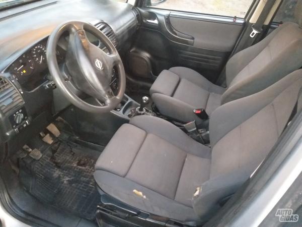 Pelēks Opel Zafira 2003 Viļņa, ar dzinēja tilpumu 2.20 L un nobraukumu 4 tūkst. km par 650 €, foto 6 vietnē AUTOMOTO.COM.LV