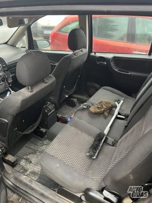 Pelēks Opel Zafira 2003 Panevēža, ar dzinēja tilpumu 1.30 L un nobraukumu 465 tūkst. km par 900 €, foto 9 vietnē AUTOMOTO.COM.LV