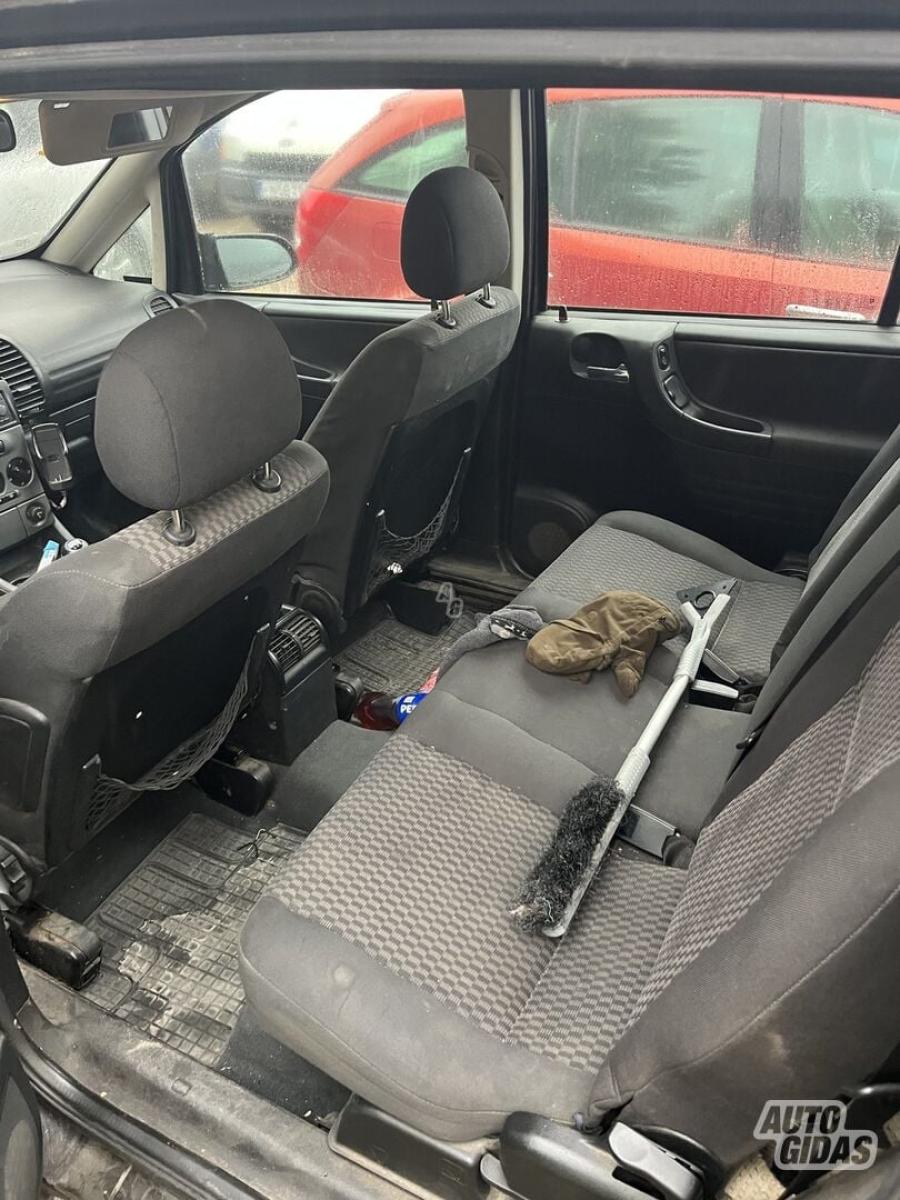 Pelēks Opel Zafira 2003 Panevēža, ar dzinēja tilpumu 1.30 L un nobraukumu 465 tūkst. km par 900 €, foto 9 vietnē AUTOMOTO.COM.LV