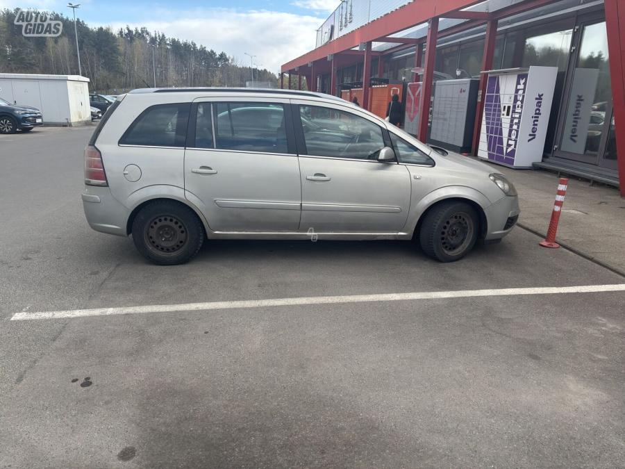 Pelēks Opel Zafira 2006 Viļņa, ar dzinēja tilpumu 1.90 L un nobraukumu 310 tūkst. km par 1250 €, foto 1 vietnē AUTOMOTO.COM.LV