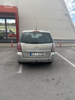 Pelēks Opel Zafira 2006 Viļņa, ar dzinēja tilpumu 1.90 L un nobraukumu 310 tūkst. km par 1250 €, foto 5 vietnē AUTOMOTO.COM.LV