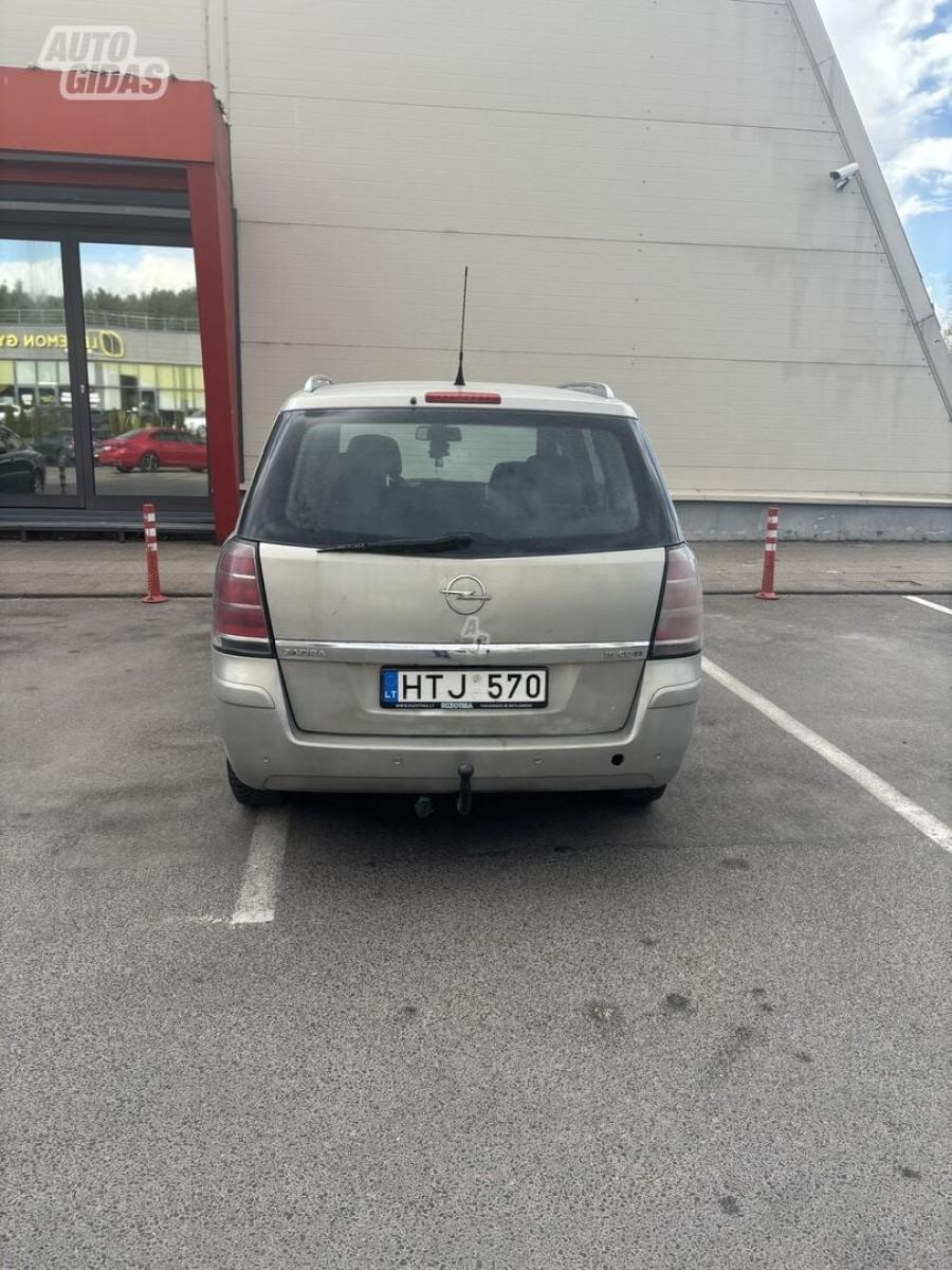 Pelēks Opel Zafira 2006 Viļņa, ar dzinēja tilpumu 1.90 L un nobraukumu 310 tūkst. km par 1250 €, foto 5 vietnē AUTOMOTO.COM.LV