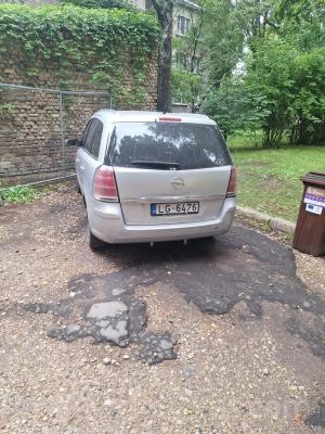 Pelēks Opel Zafira 2007 Tukums, ar dzinēja tilpumu 1.90 L un nobraukumu 365 tūkst. km par 1100 €, foto 3 vietnē AUTOMOTO.COM.LV