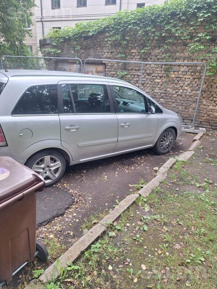 Pelēks Opel Zafira 2007 Tukums, ar dzinēja tilpumu 1.90 L un nobraukumu 365 tūkst. km par 1100 €, foto 6 vietnē AUTOMOTO.COM.LV