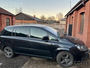 Grey Opel Zafira 2012 in Daugavpils, with an engine capacity of 1.70 L and mileage of 221 thousand km for 2850 €, photo 3 on AUTOMOTO.COM.LV