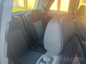 Grey Opel Zafira 2012 in Daugavpils, with an engine capacity of 1.70 L and mileage of 221 thousand km for 2800 €, photo 10 on AUTOMOTO.COM.LV