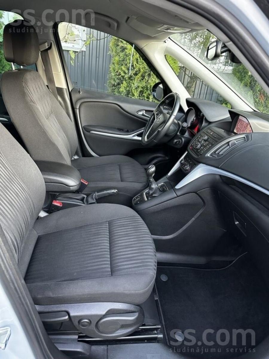 Grey Opel Zafira 2013 in Riga, with an engine capacity of 1.60 L and mileage of 285 thousand km for 4000 €, photo 10 on AUTOMOTO.COM.LV