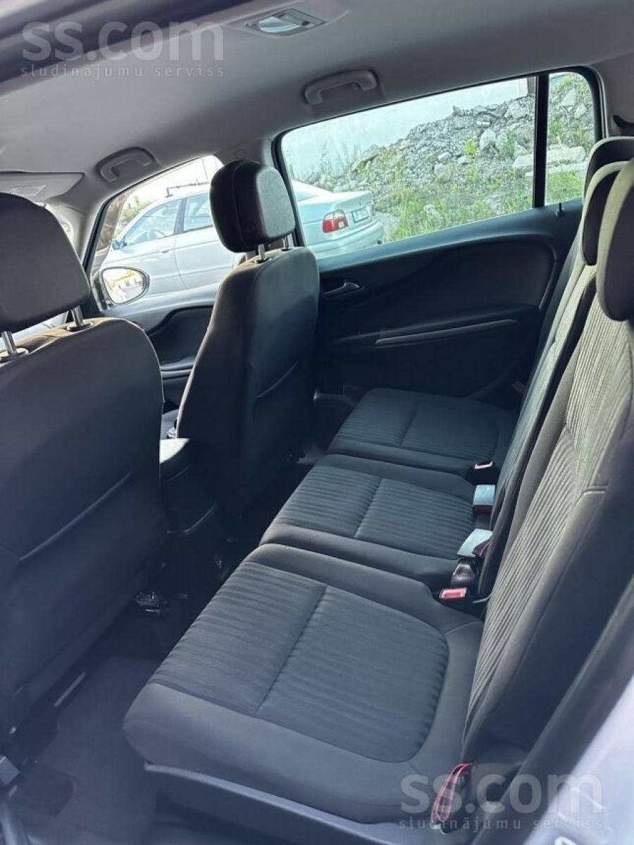 Grey Opel Zafira 2013 in Riga, with an engine capacity of 1.60 L and mileage of 285 thousand km for 4000 €, photo 11 on AUTOMOTO.COM.LV