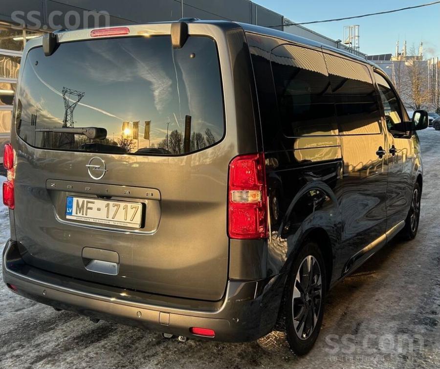 Grey Opel Zafira 2025 in Riga, with an engine capacity of 2.00 L and mileage of 11 thousand km for 39900 €, photo 4 on AUTOMOTO.COM.LV