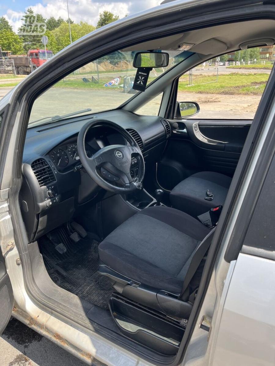 Pelēks Opel Zafira 1999 Kauņa, ar dzinēja tilpumu 1.60 L un nobraukumu 221 tūkst. km par 990 €, foto 8 vietnē AUTOMOTO.COM.LV