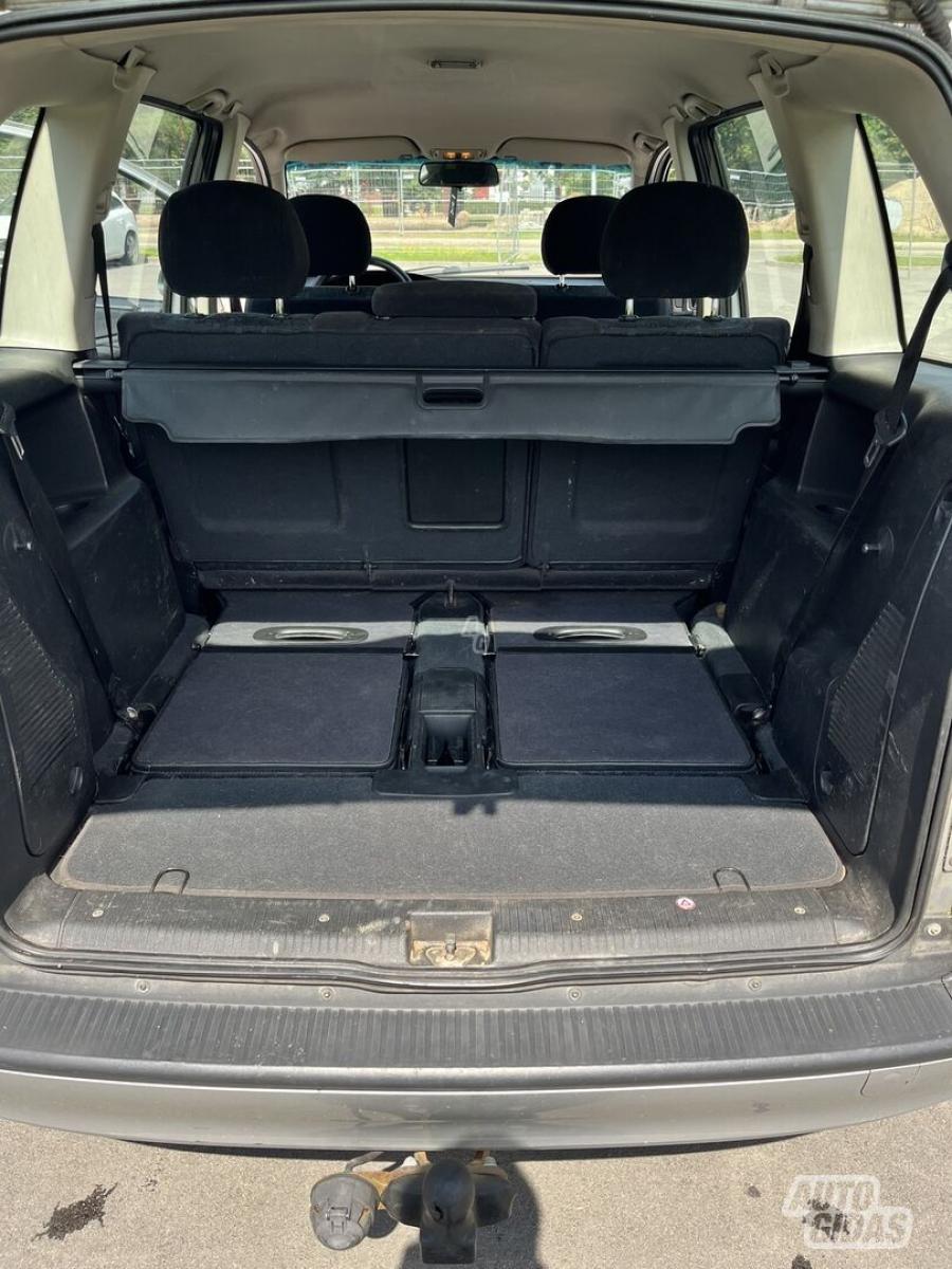 Pelēks Opel Zafira 1999 Kauņa, ar dzinēja tilpumu 1.60 L un nobraukumu 221 tūkst. km par 990 €, foto 11 vietnē AUTOMOTO.COM.LV