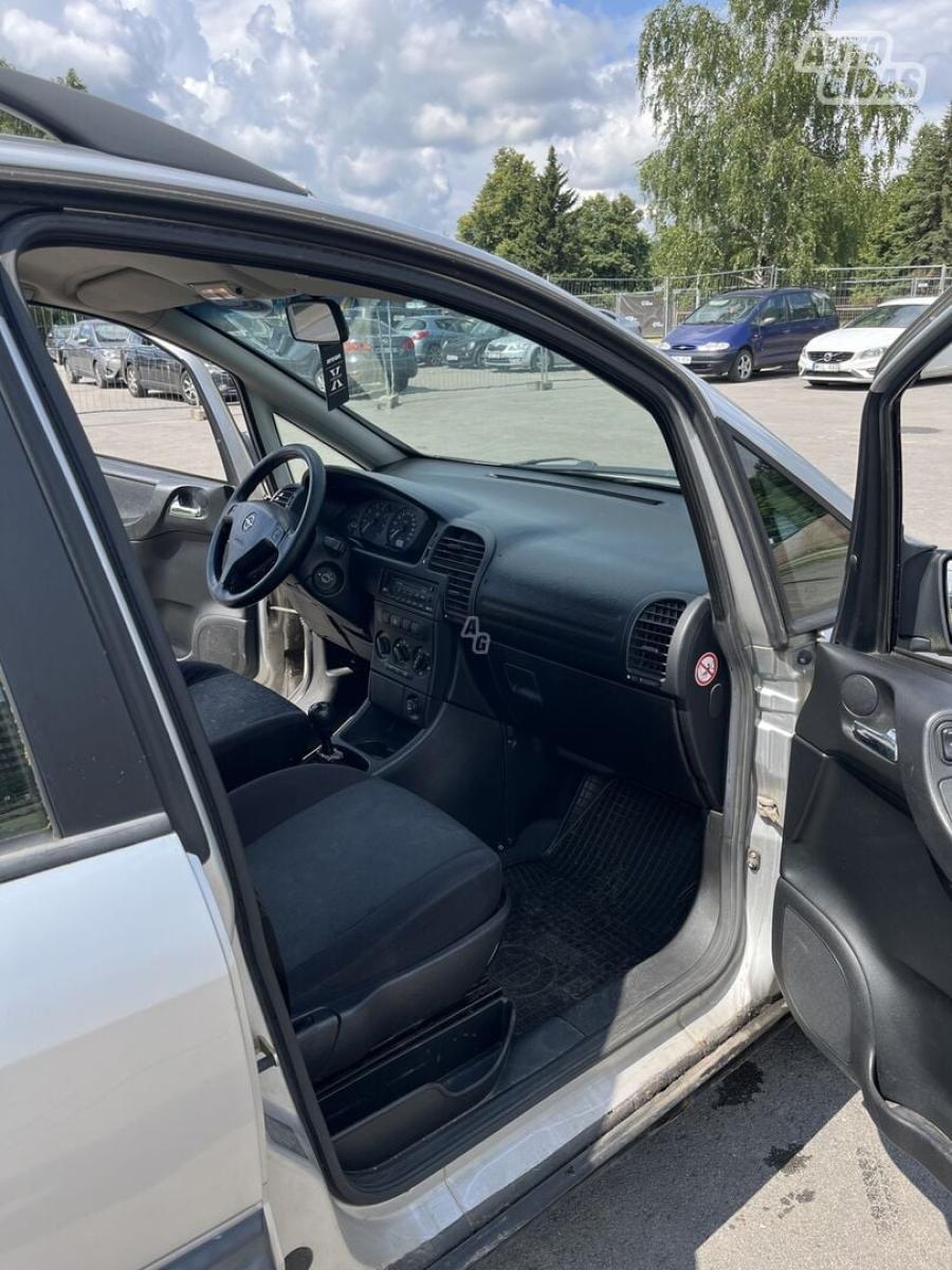 Pelēks Opel Zafira 1999 Kauņa, ar dzinēja tilpumu 1.60 L un nobraukumu 221 tūkst. km par 990 €, foto 13 vietnē AUTOMOTO.COM.LV