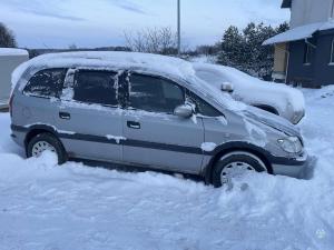 Pelēks Opel Zafira 2000 Viļņa, ar dzinēja tilpumu 2.00 L un nobraukumu 400 tūkst. km par 400 €, foto  vietnē AUTOMOTO.COM.LV