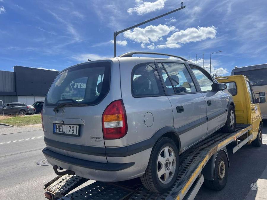Pelēks Opel Zafira 2000 Viļņa, ar dzinēja tilpumu 1.80 L un nobraukumu 230 tūkst. km par 380 €, foto 4 vietnē AUTOMOTO.COM.LV