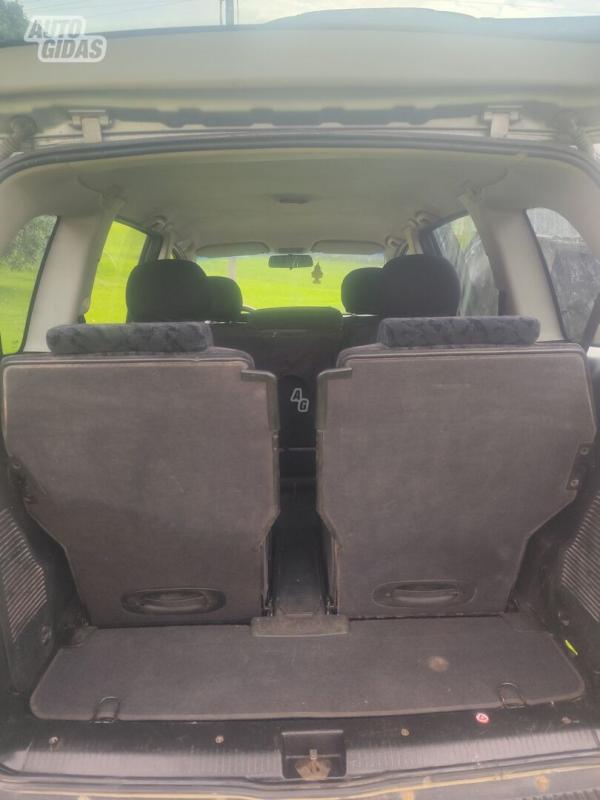 Pelēks Opel Zafira 2000 Šilalė, ar dzinēja tilpumu 2.00 L un nobraukumu 380 tūkst. km par 500 €, foto 9 vietnē AUTOMOTO.COM.LV