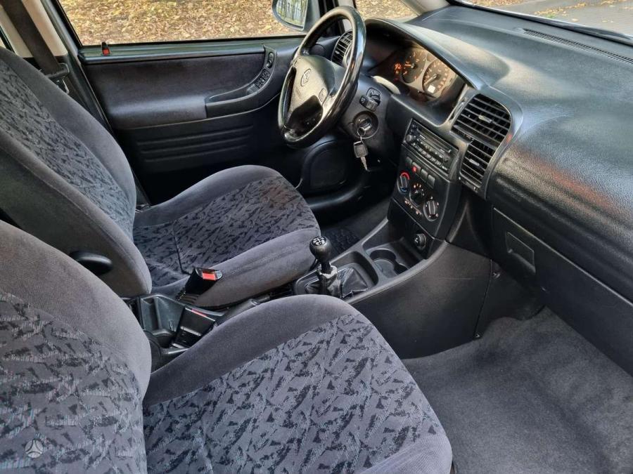 Pelēks Opel Zafira 2000 Jonava, ar dzinēja tilpumu 2.00 L un nobraukumu 277 tūkst. km par 1250 €, foto 16 vietnē AUTOMOTO.COM.LV