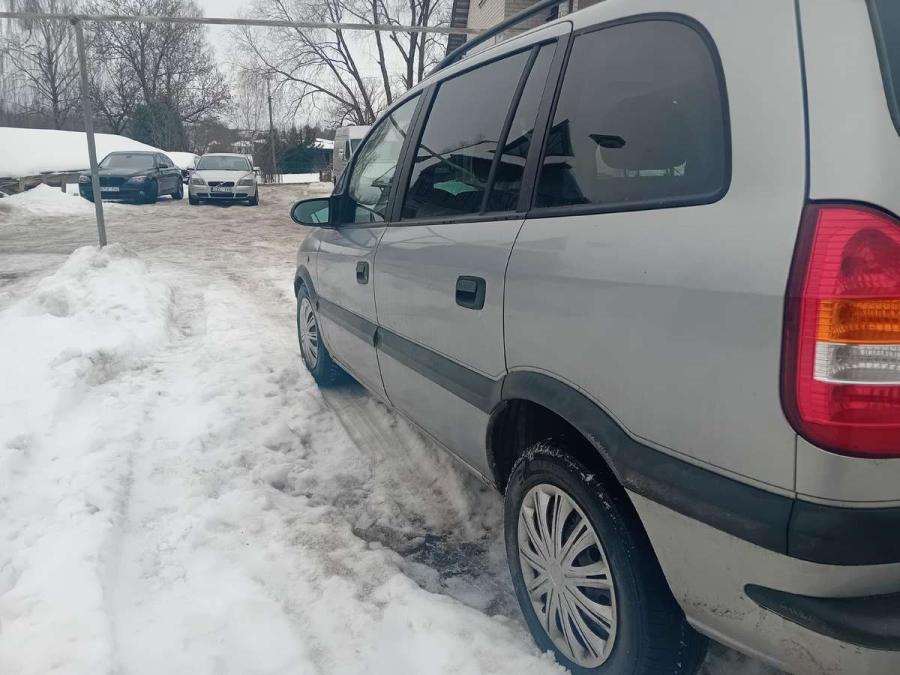 Grey Opel Zafira 2001 in Vilnius, with an engine capacity of 2.00 L and mileage of 349 thousand km for 320 €, photo 7 on AUTOMOTO.COM.LV