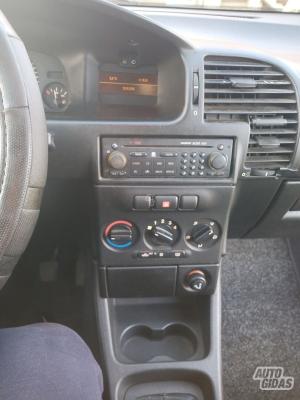 Pelēks Opel Zafira 2001 Alīta, ar dzinēja tilpumu 2.00 L un nobraukumu 203 tūkst. km par 1650 €, foto 14 vietnē AUTOMOTO.COM.LV