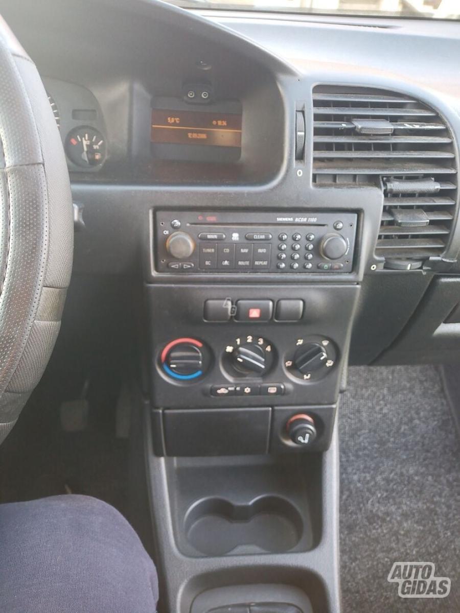 Pelēks Opel Zafira 2001 Alīta, ar dzinēja tilpumu 2.00 L un nobraukumu 203 tūkst. km par 1650 €, foto 14 vietnē AUTOMOTO.COM.LV