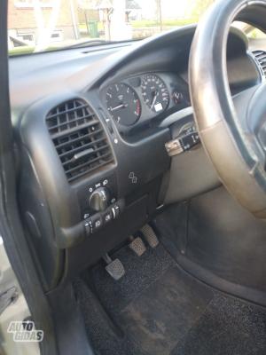 Pelēks Opel Zafira 2001 Alīta, ar dzinēja tilpumu 2.00 L un nobraukumu 203 tūkst. km par 1650 €, foto 15 vietnē AUTOMOTO.COM.LV