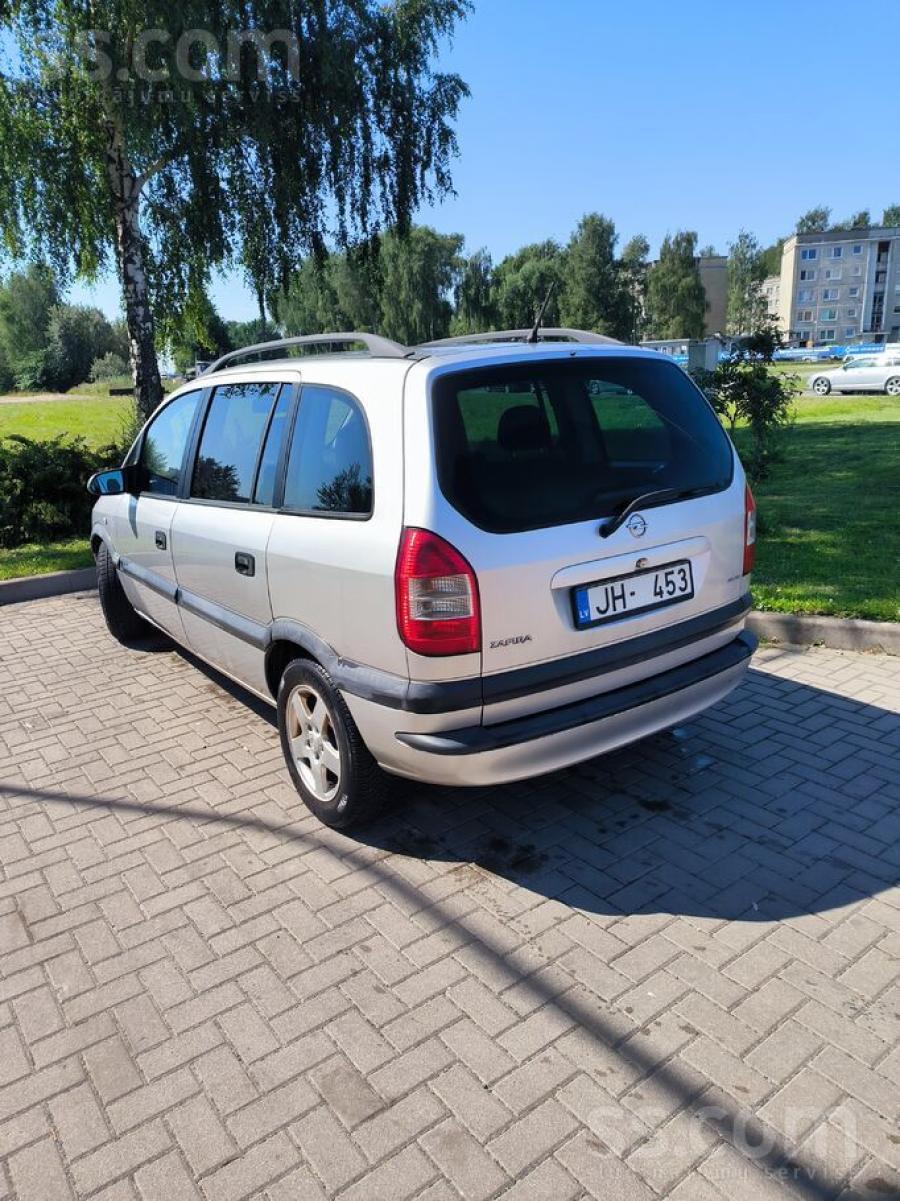 Grey Opel Zafira 2002 in Riga, with an engine capacity of 2.20 L and mileage of 240 thousand km for 800 €, photo 4 on AUTOMOTO.COM.LV
