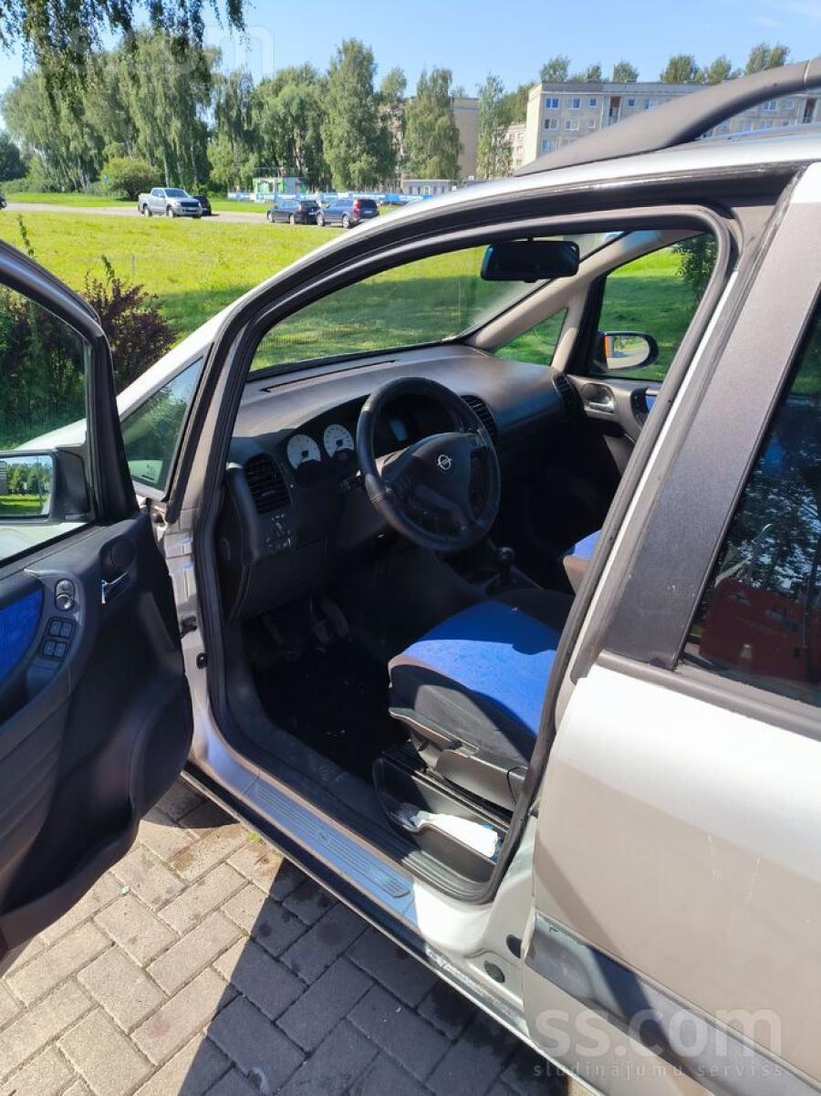 Grey Opel Zafira 2002 in Riga, with an engine capacity of 2.20 L and mileage of 240 thousand km for 800 €, photo 5 on AUTOMOTO.COM.LV